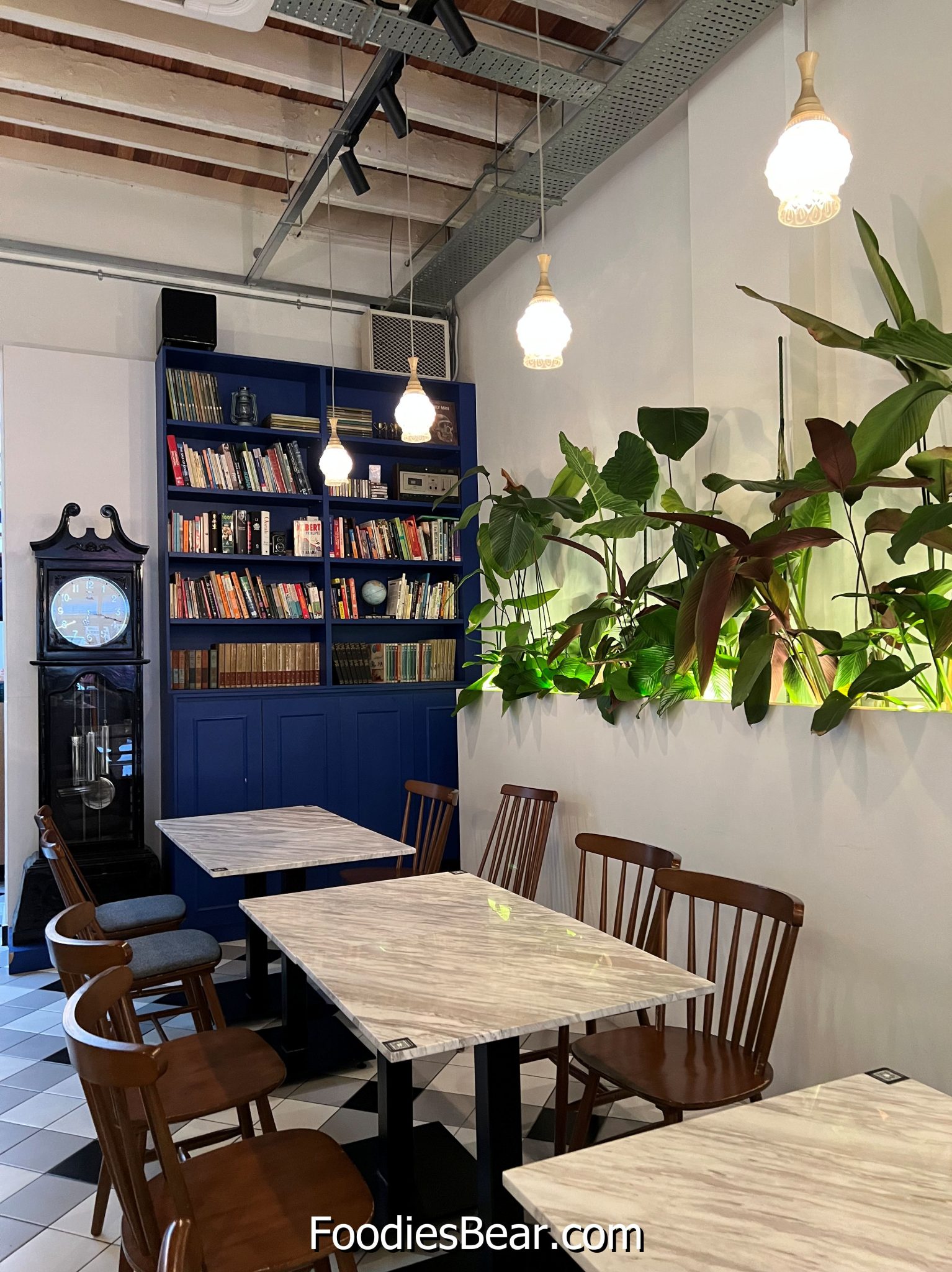 Mountbatten: Delight Behind the Blue Door - Foodies Bear